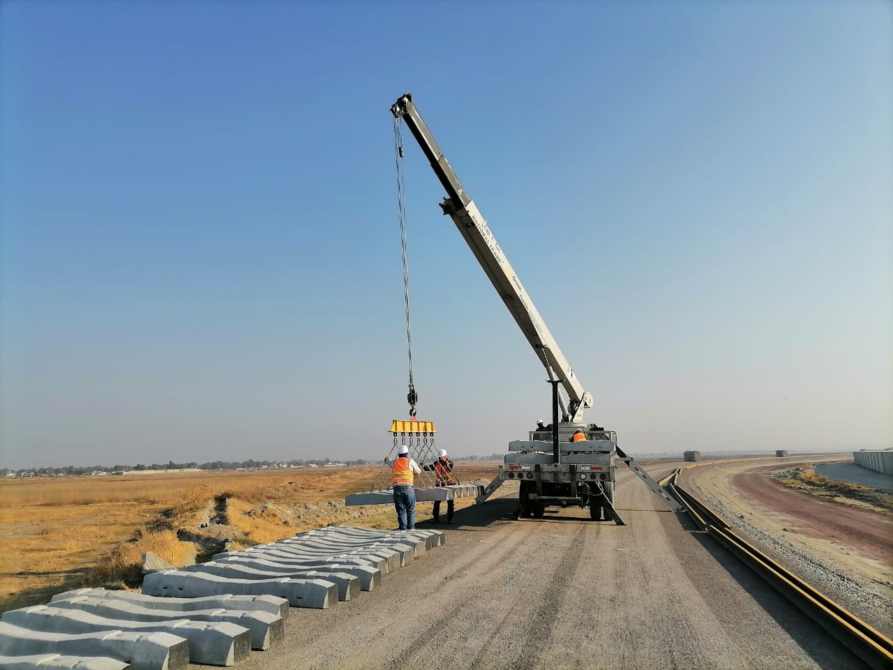 GRÚAS DE PLUMA ¿CUÁLES SON SUS DIFERENCIAS?